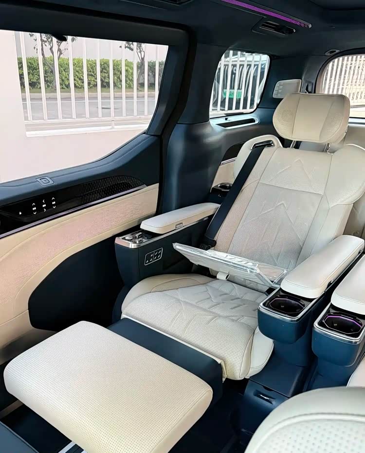 34.90万拿下0过户极氪 009！0.98万公里2024款，准新纯电MPV_车家号_发现车生活_汽车之家